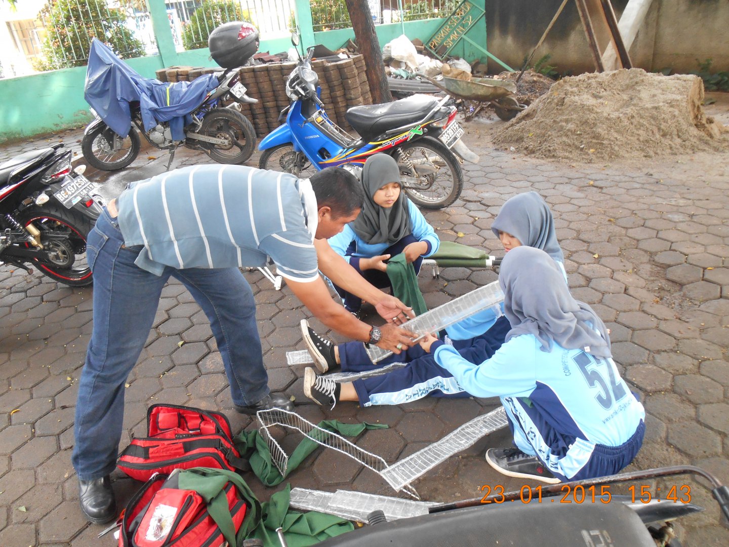 Latihan PMR 2 | PMR | SMKN 52 Jakarta